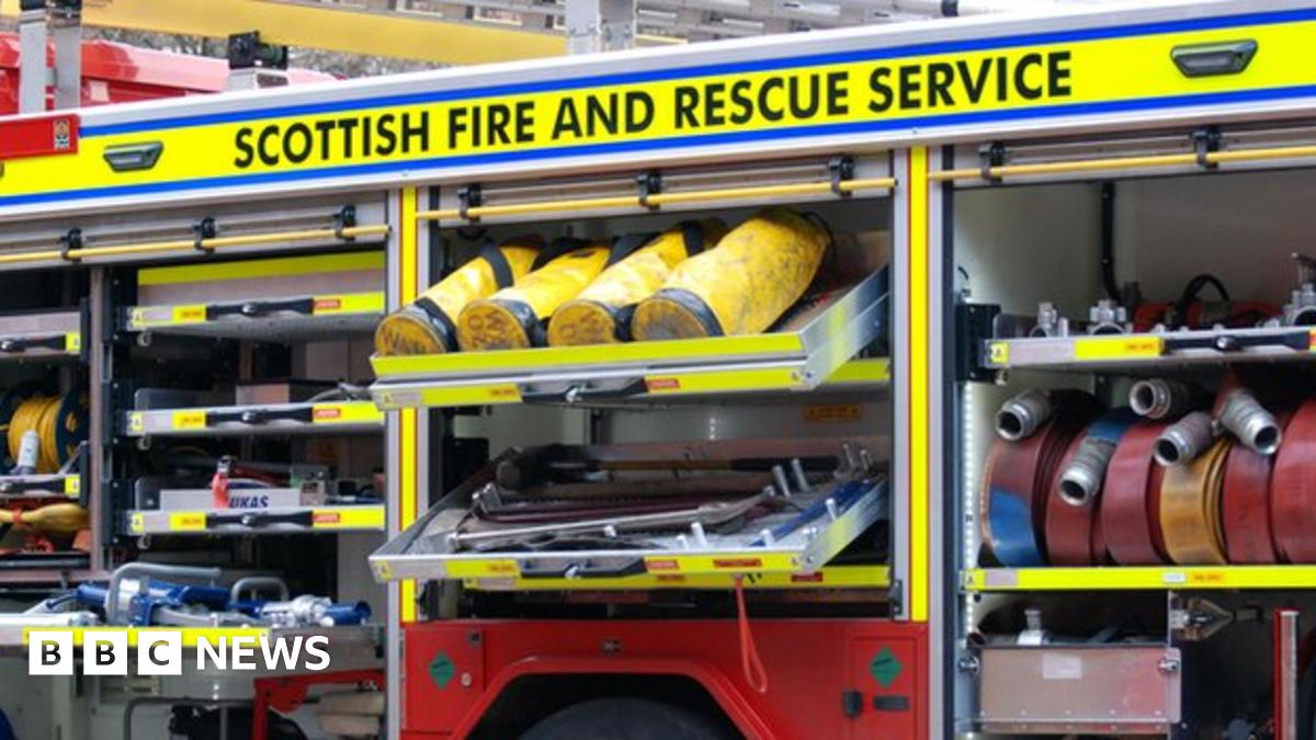 Perthshire flats evacuated in overnight Crieff fire - BBC News