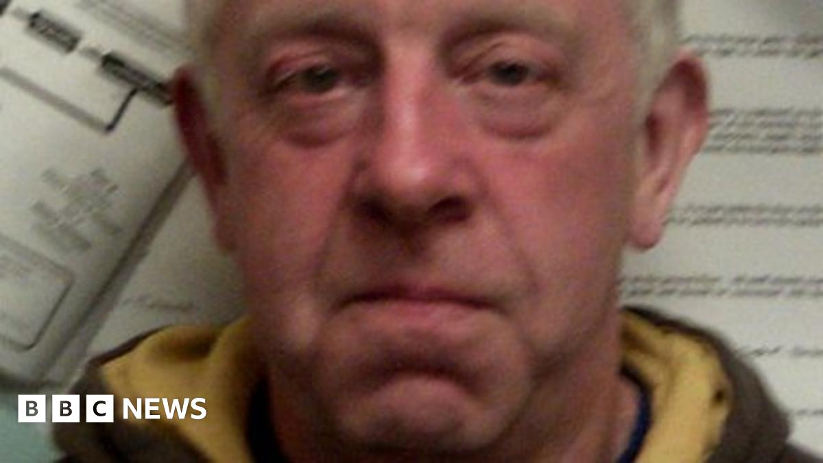 Missing killer Alan Giles: New photo released - BBC News