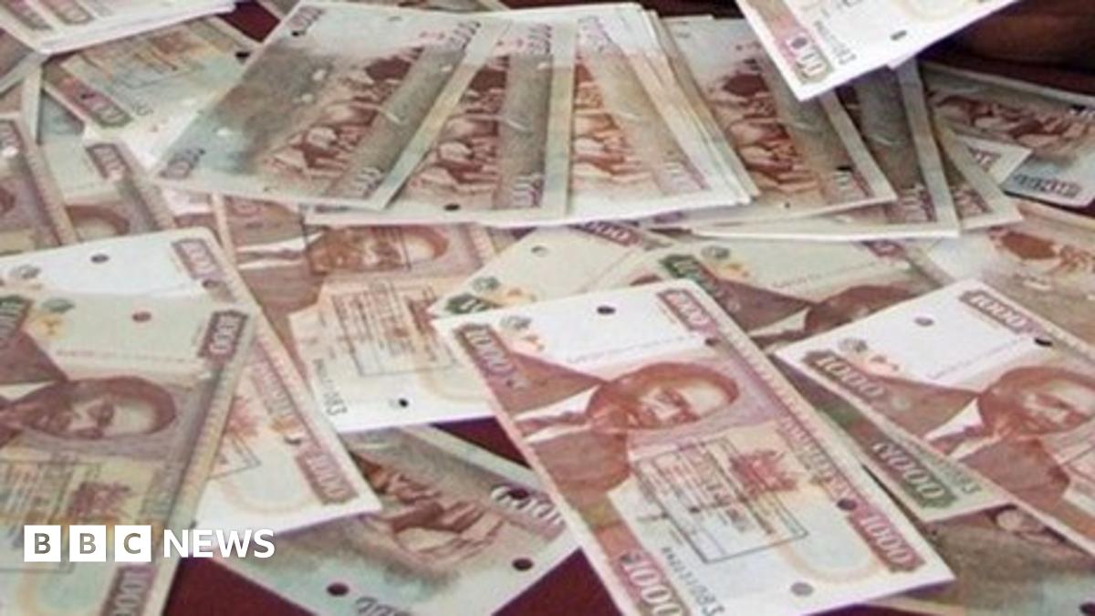 Kenya: ATMs 'dispense fake notes' - BBC News