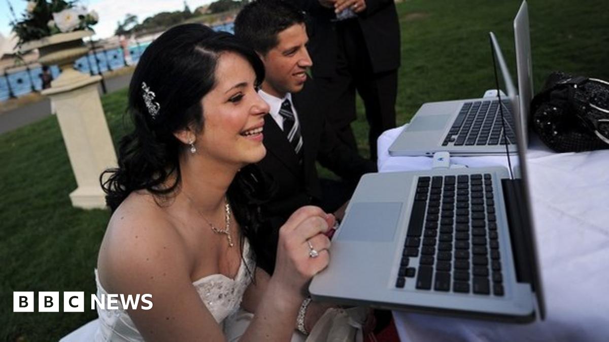 Wedding tech: Ideas for a 21st Century ceremony - BBC News