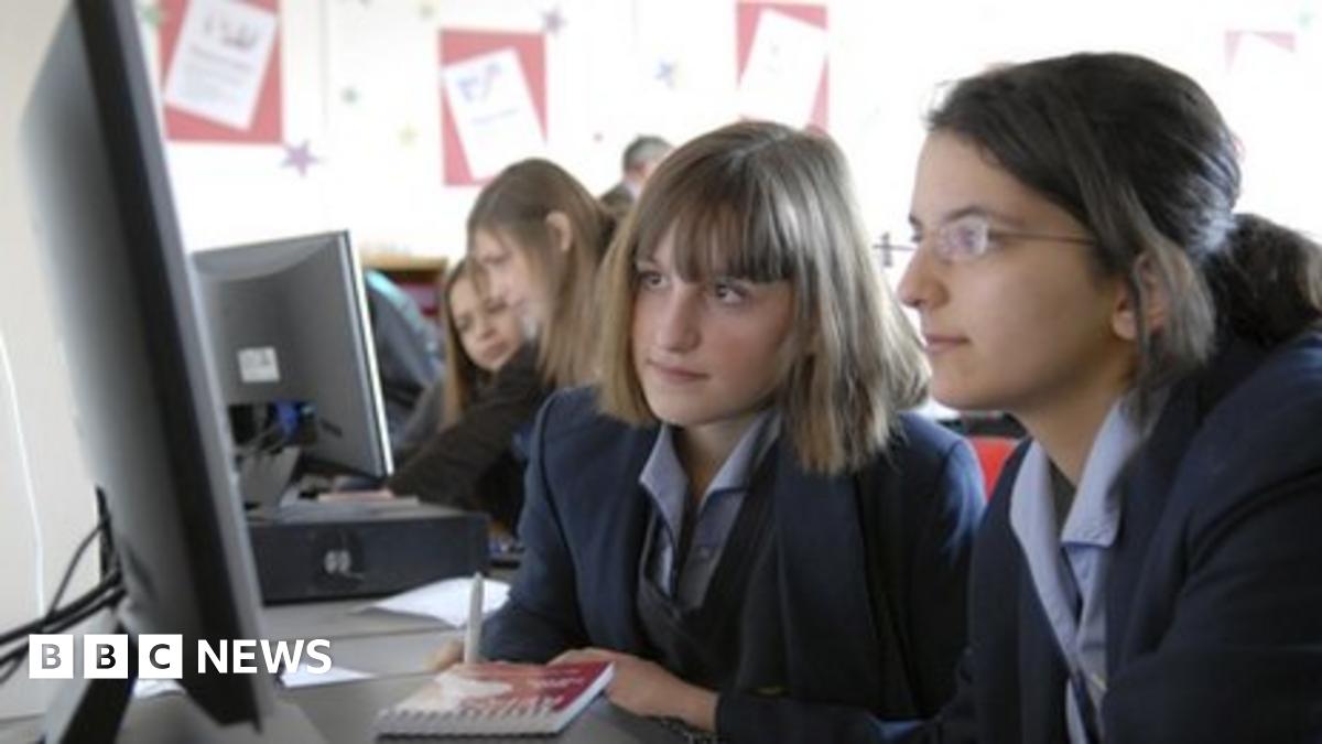 Academy chains should face Ofsted inspection, say MPs - BBC News