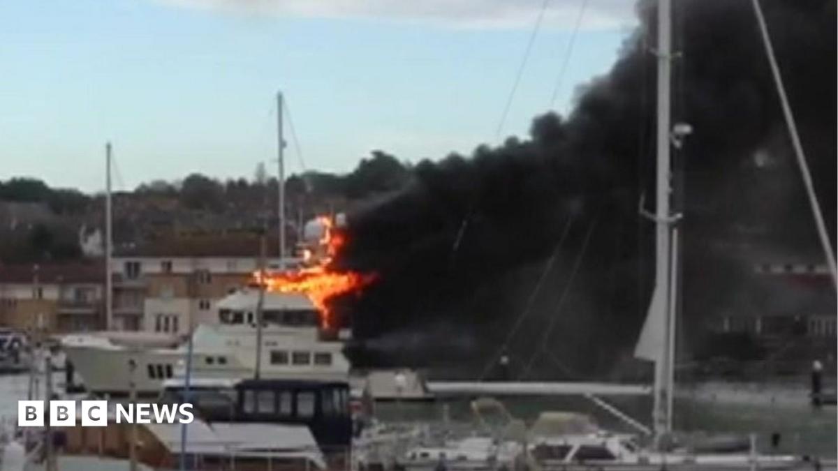 East Cowes boat fire: Luxury yacht sinks in marina - BBC News