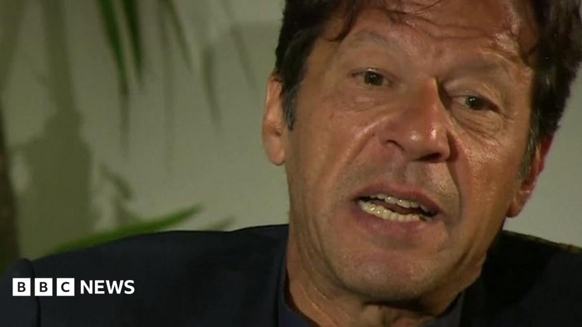 Hakimullah Mehsud: Imran Khan seeks Nato blockade over killing - BBC News