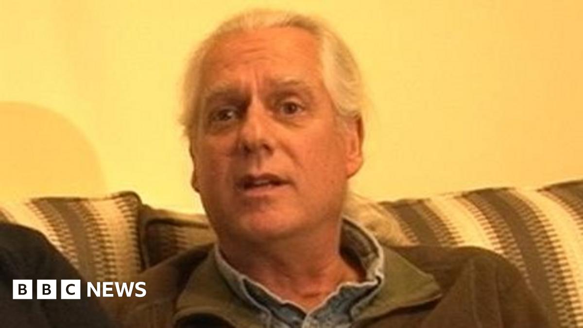 Head teacher David MacIsaac faces deportation wrangle - BBC News