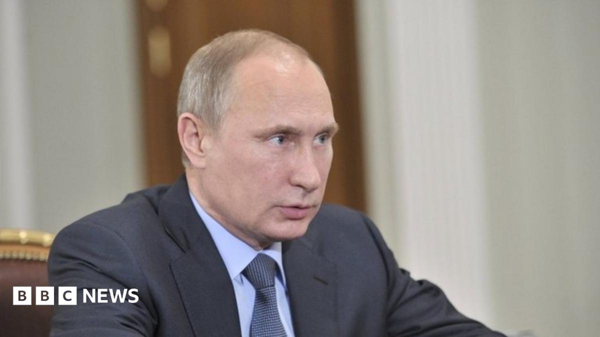 Putin calls for wider use of Russian flag and anthem - BBC News