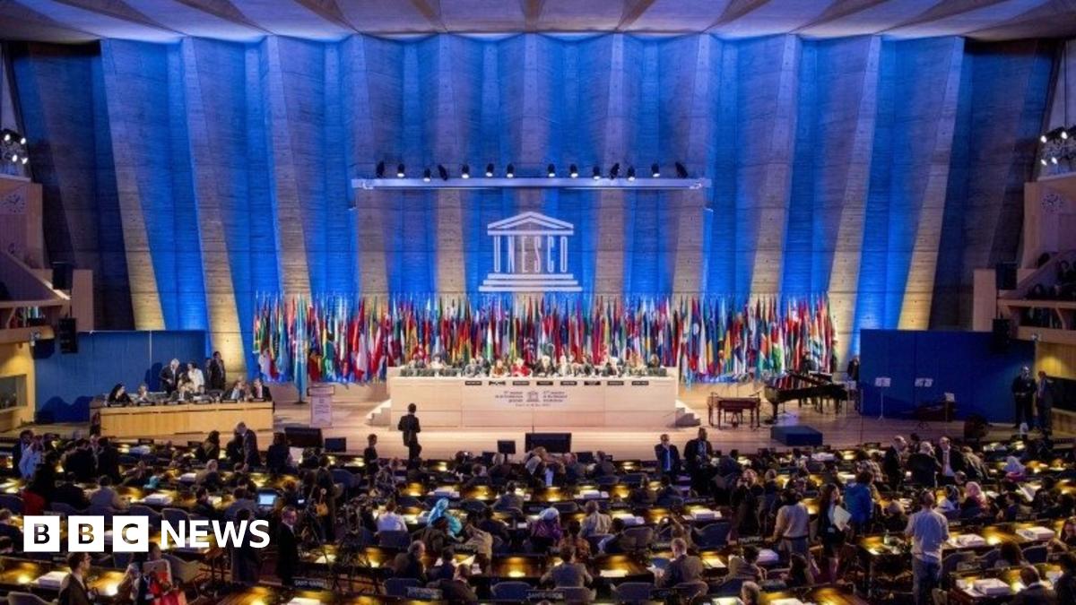 US loses Unesco voting rights after failing to pay its dues - BBC News