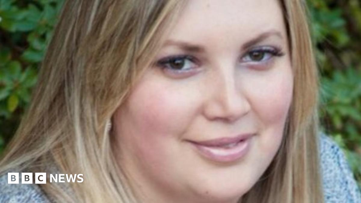 Tribute to Lisa Franklin, 27, killed in Peterhead collision - BBC News
