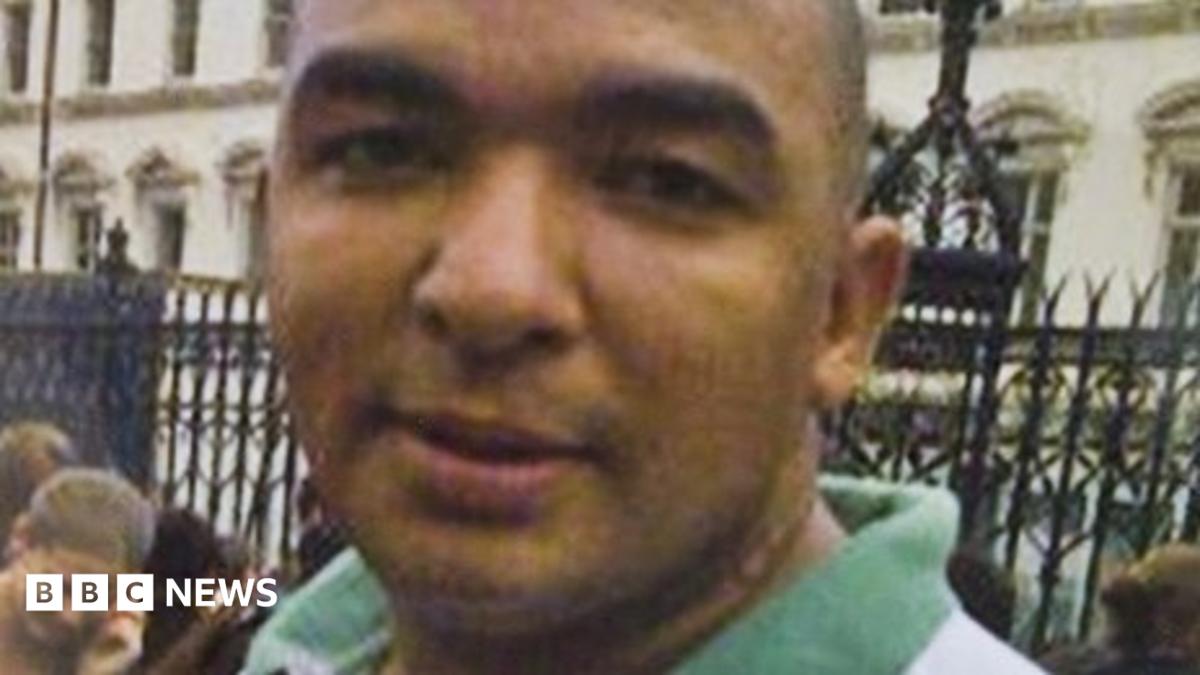 Bedfordshire Police custody death man 'screaming', says witness - BBC News