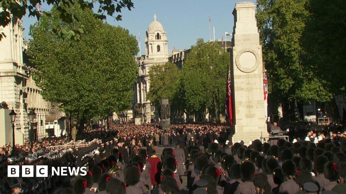 Remembrance Sunday: In pictures - BBC News