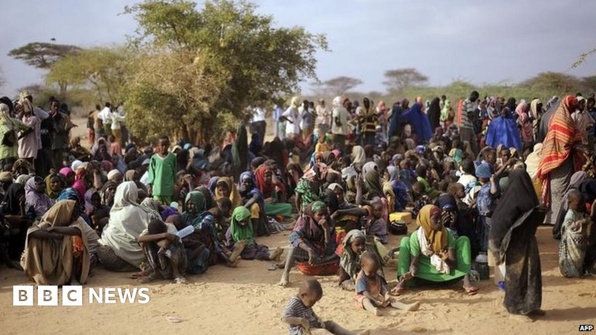 Kenya to repatriate Somali refugees - BBC News