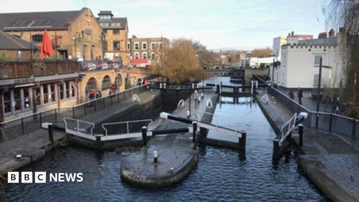 Canals and locks repair programme get under way in Camden - BBC News