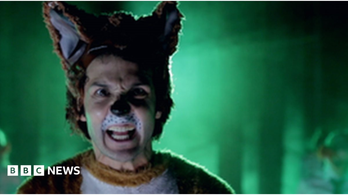 Internet sensation Ylvis land children's book deal - BBC News