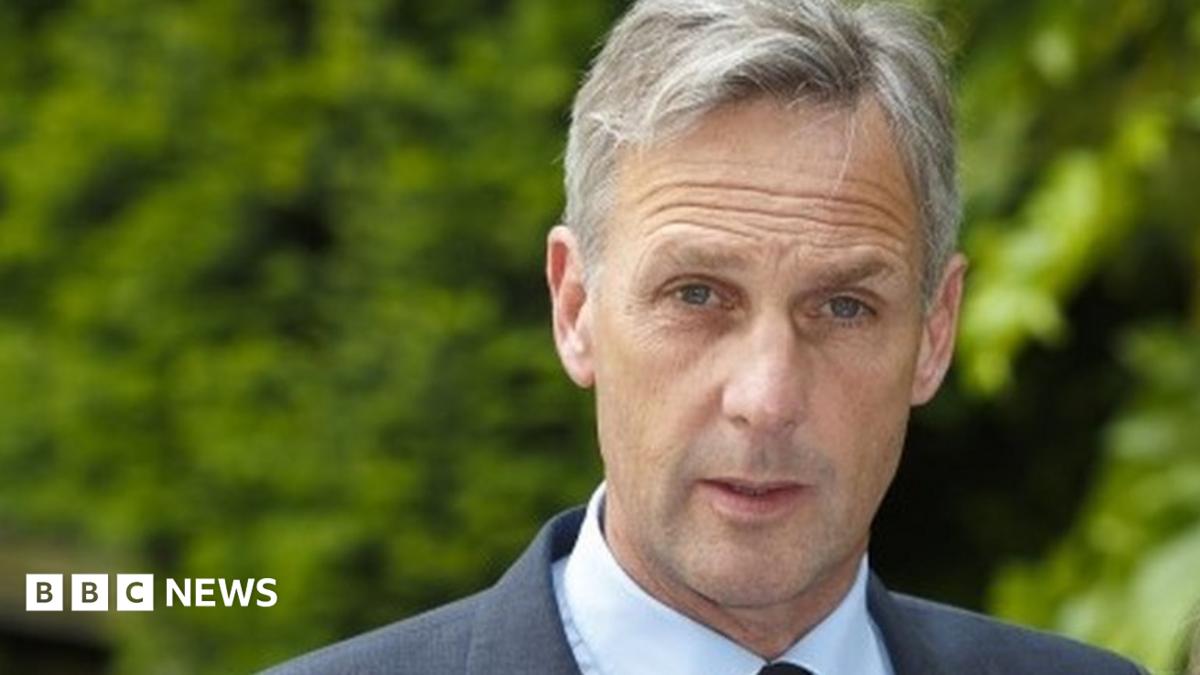 Solar farm approved for Richard Drax MP's family estate - BBC News