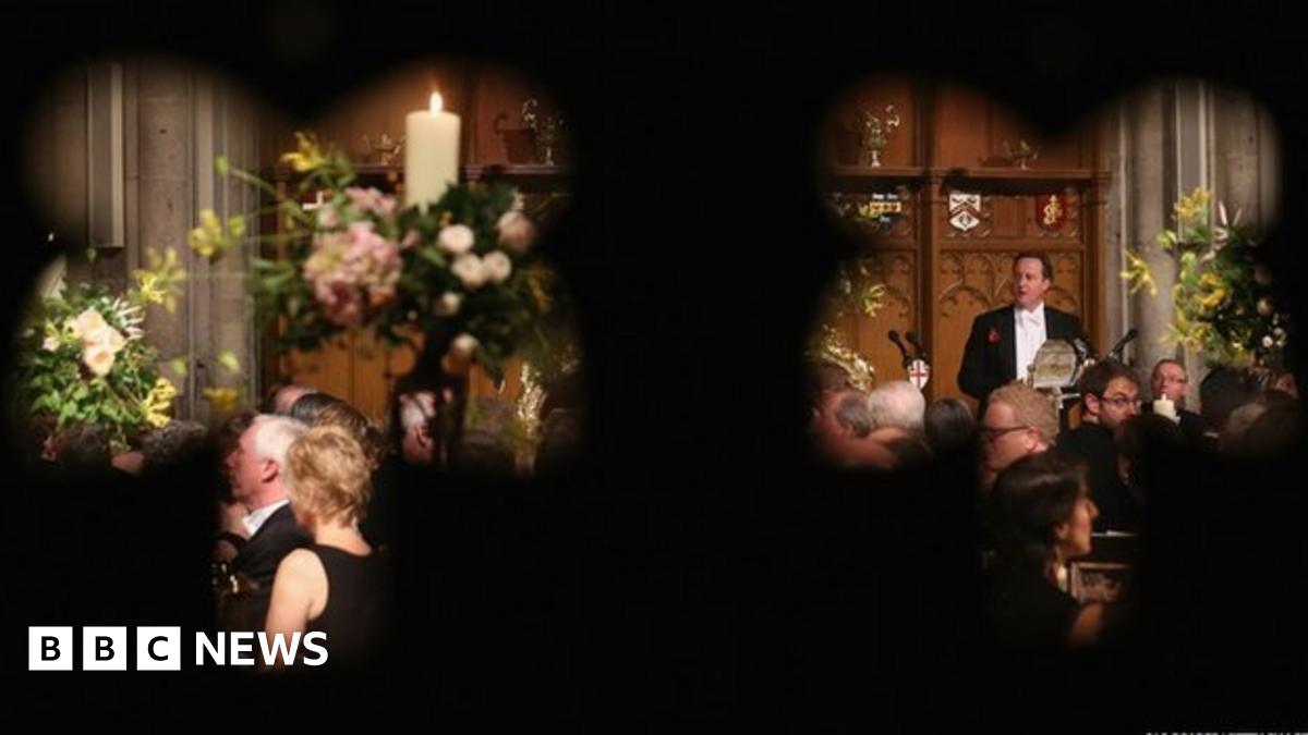 Day in pictures: 12 November 2013 - BBC News