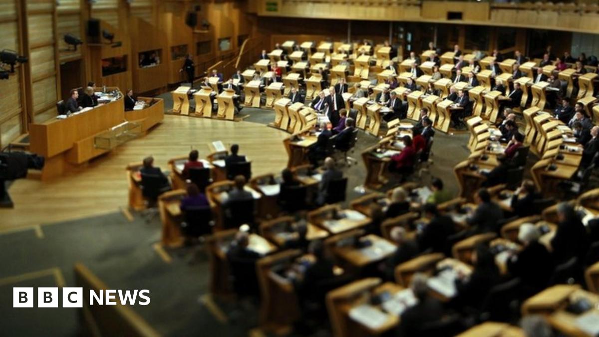 Scottish independence: MSPs pass Scottish referendum bill - BBC News