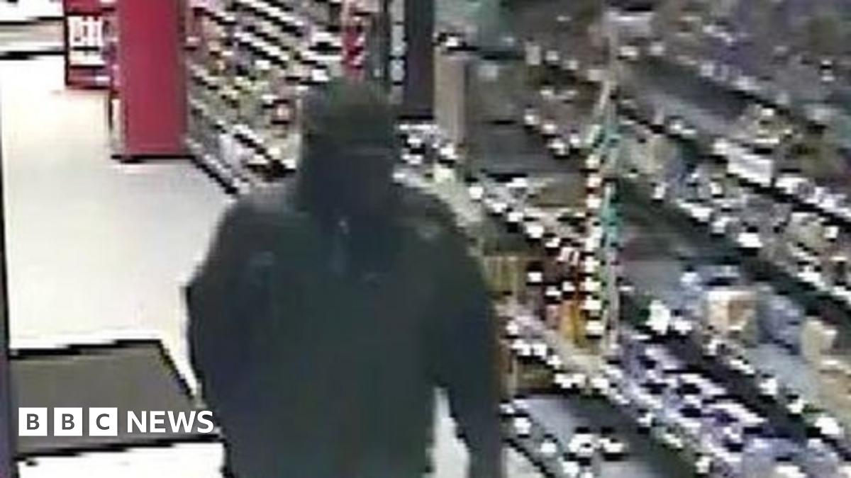 Forfar Co-op robbery CCTV picture released - BBC News
