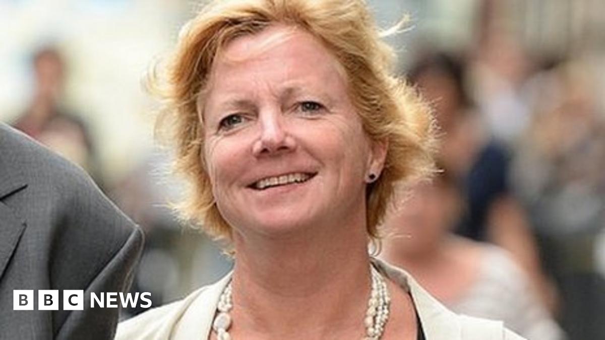 Dr Judith Ames suspended over relationship with widower - BBC News