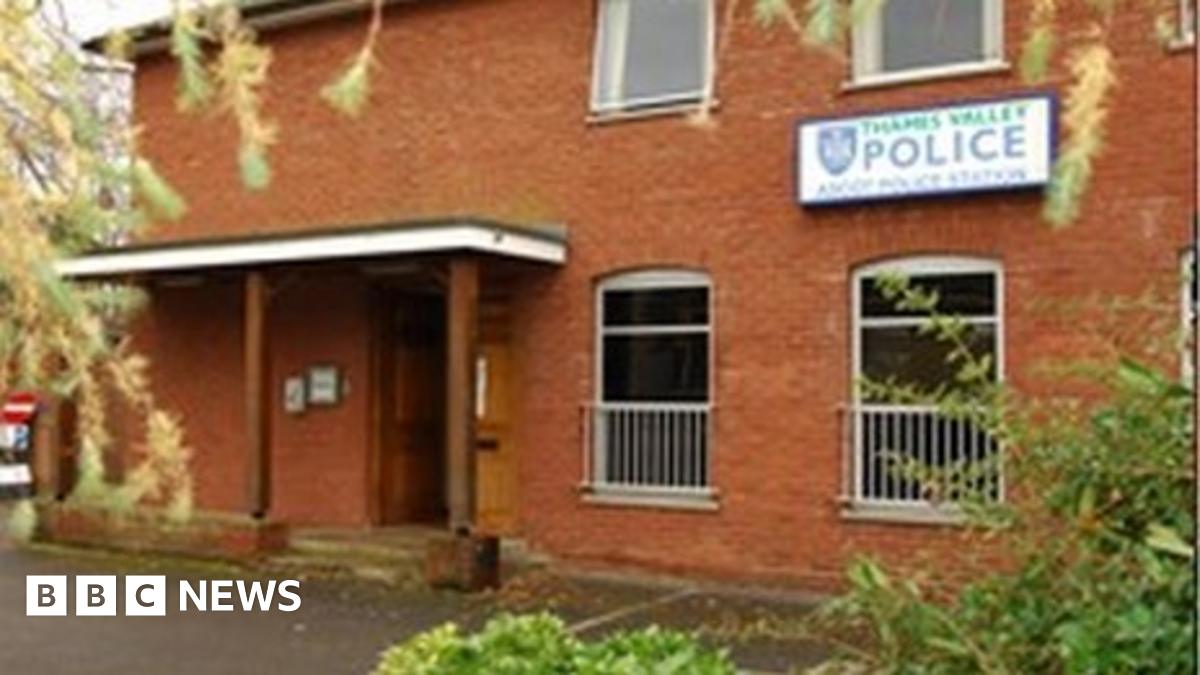 Ascot to lose police station during refurbishment work - BBC News