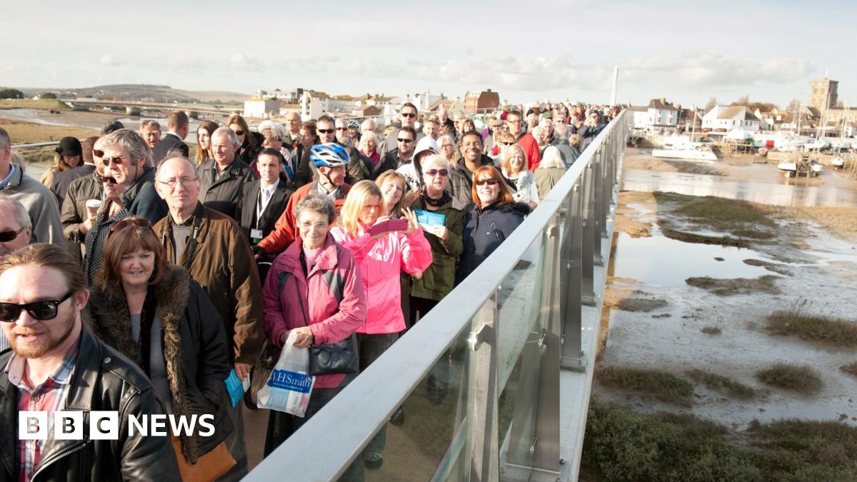 Shoreham Adur Ferry Bridge opened by Duke of Gloucester - BBC News