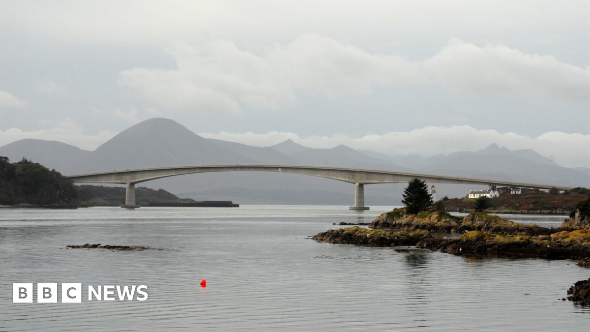 Census shows Gaelic declining in its heartlands - BBC News