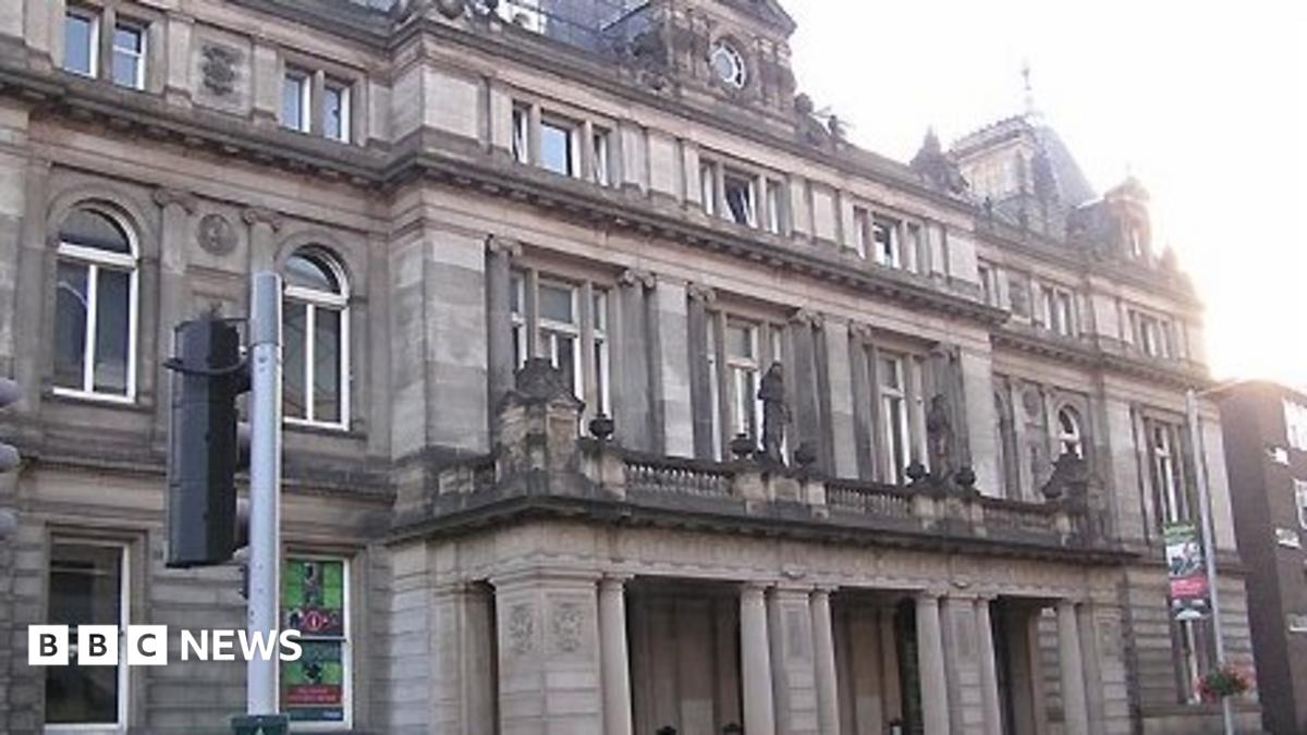 Nottingham's grade II listed Guildhall to become hotel - BBC News