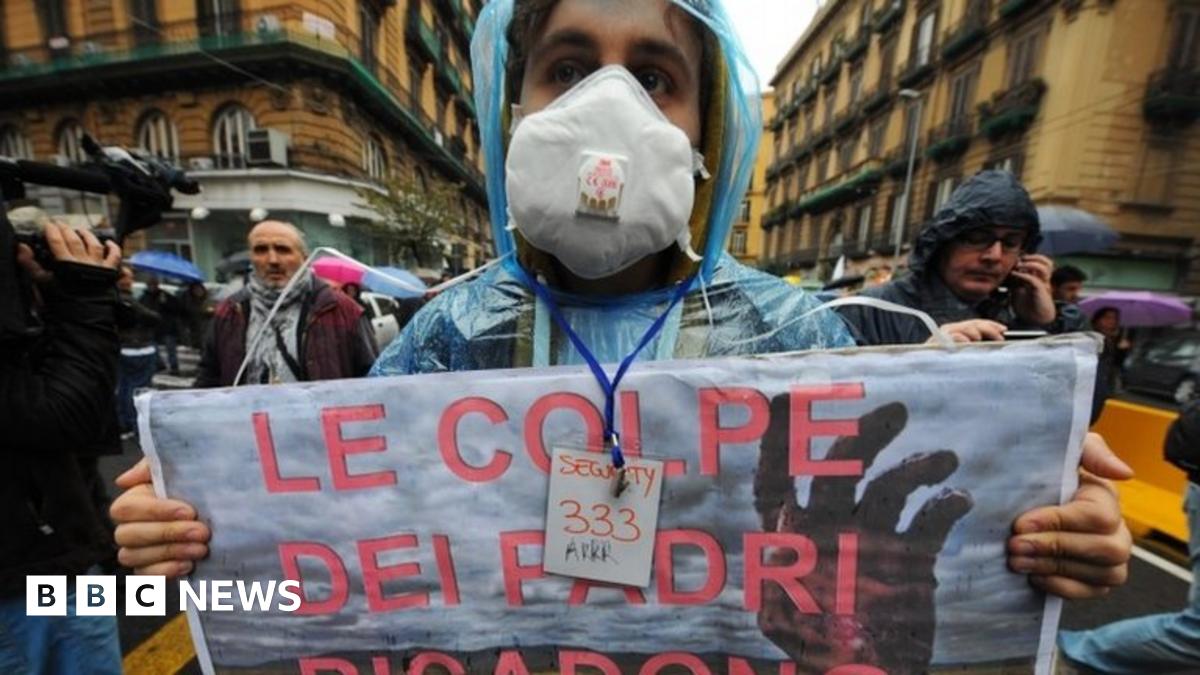 Naples rally against mafia's toxic waste dumping - BBC News