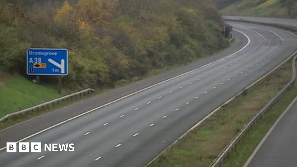M42 motorway reopens in Worcestershire after 24 hours - BBC News