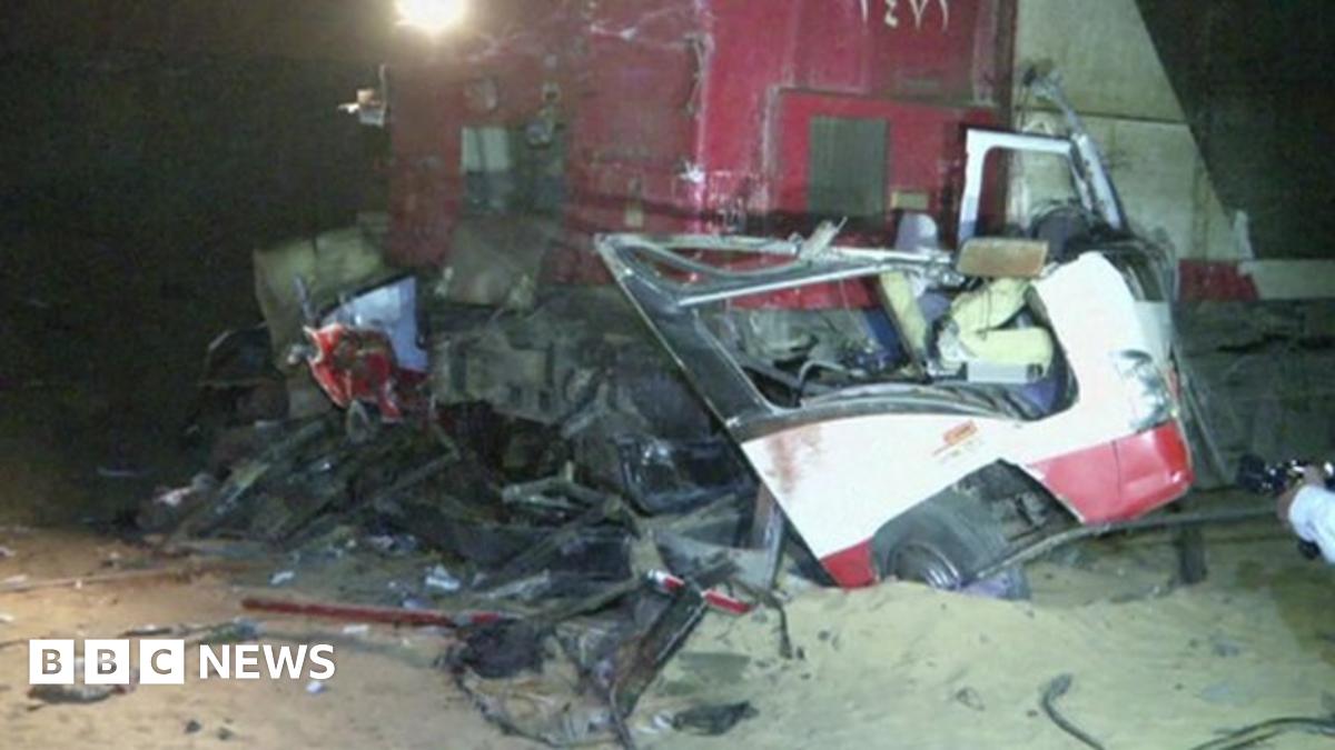 Egypt train and bus crash kills 26 outside Cairo - BBC News
