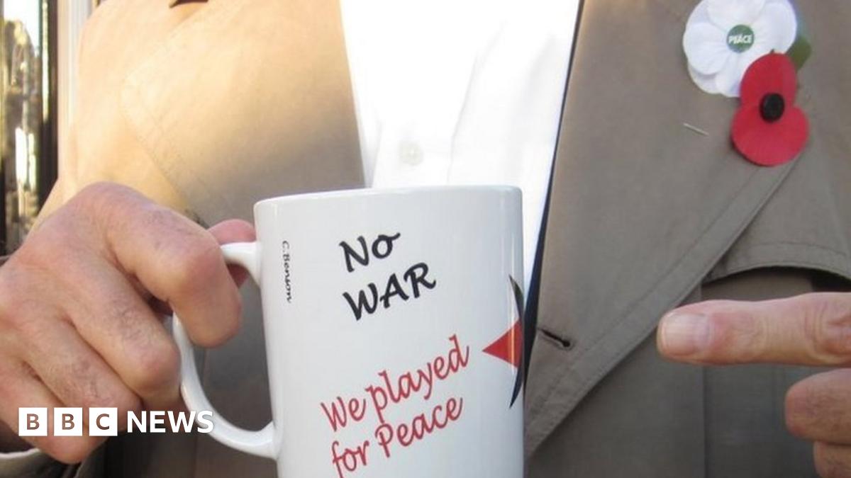 Bradford Quakers hold 'Christmas Truce' football match - BBC News