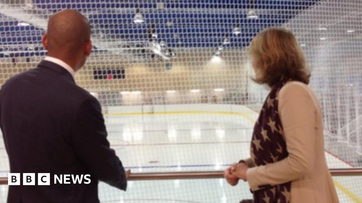 Streatham ice rink and sports centre opens - BBC News