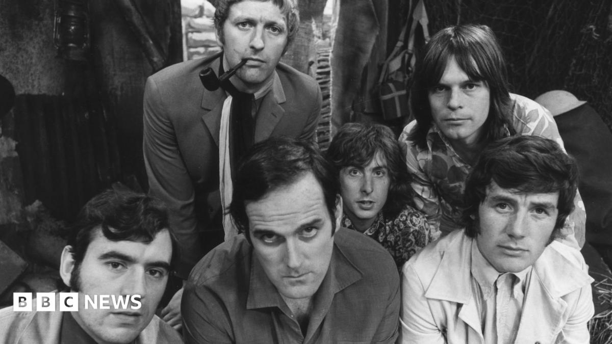 Monty Python to reunite for stage show - BBC News