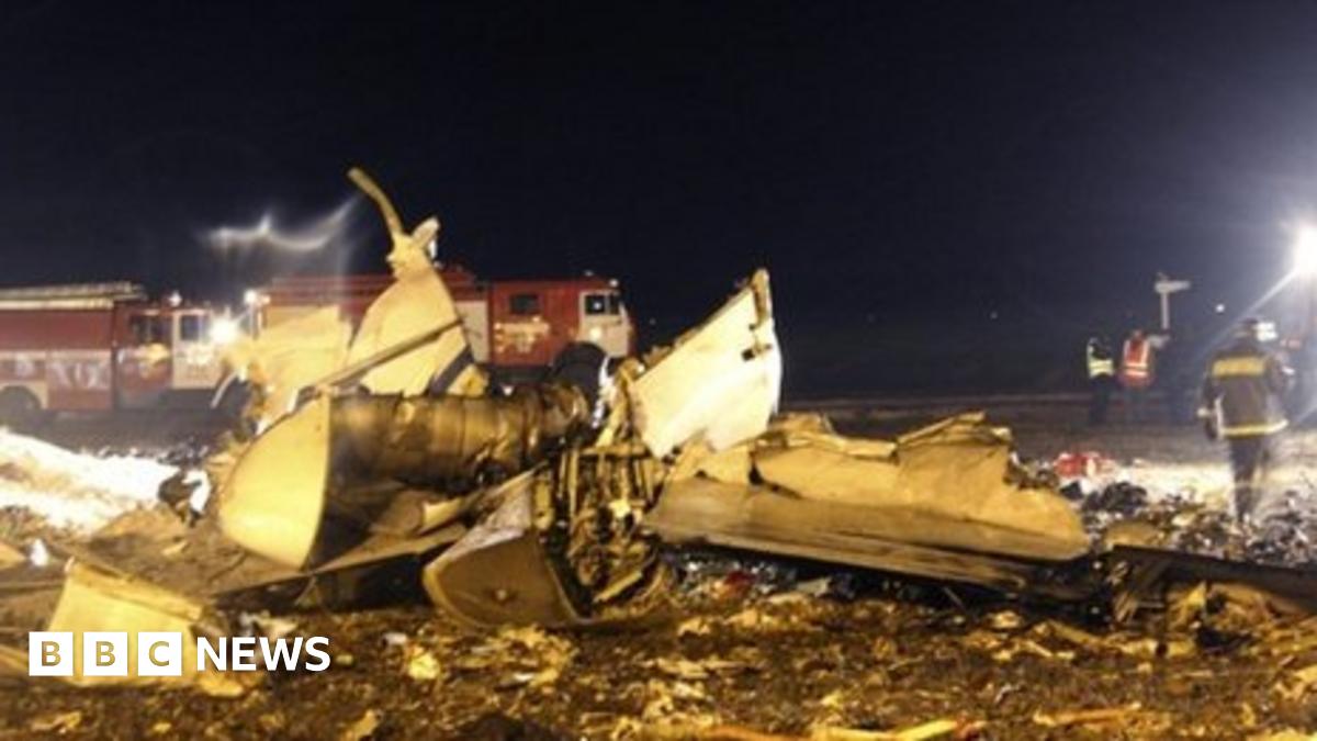 Russia plane crash: Pilot error suspected - BBC News