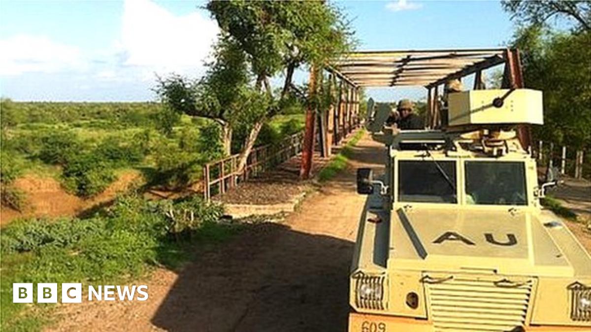 Under fire on a dangerous Somali road - BBC News
