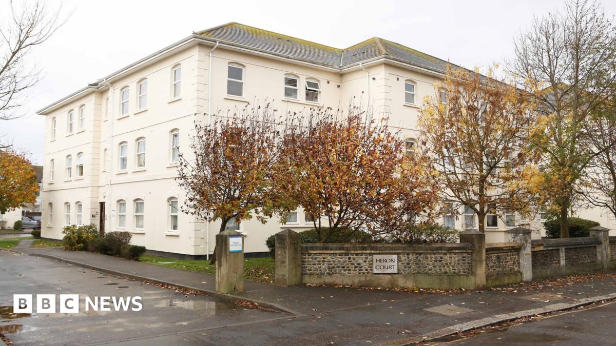 Worthing flat death murder probe: Man arrested - BBC News