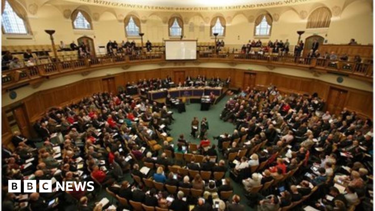 Church of England synod vote 'paves way' for female bishops - BBC News
