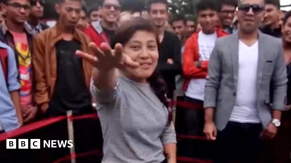 Nepal: Battle of the female rappers - BBC News