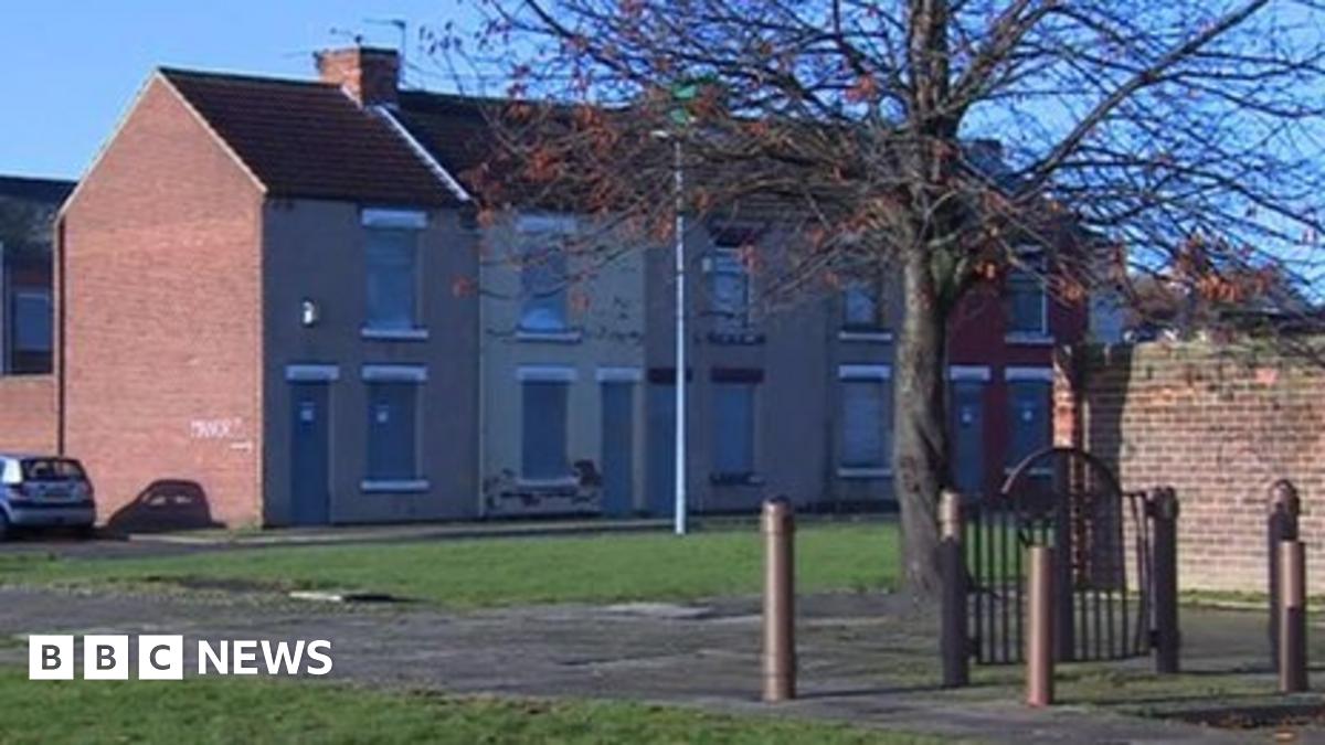 Middlesbrough mayor Ray Mallon halts Gresham demolition - BBC News