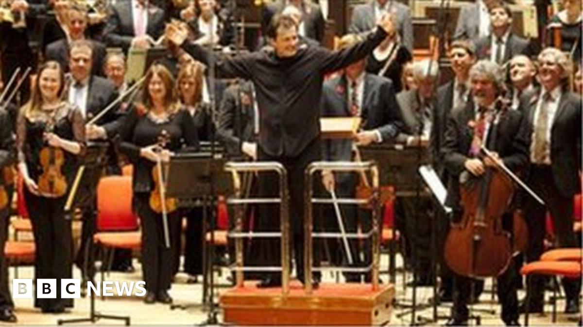 CBSO honours choral director Simon Halsey's 30 years - BBC News