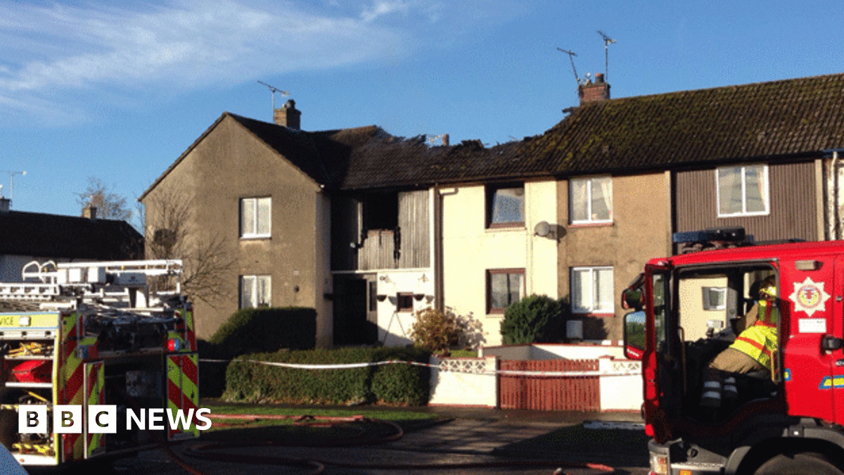 Fire at Dumfries flats leads to evacuation - BBC News