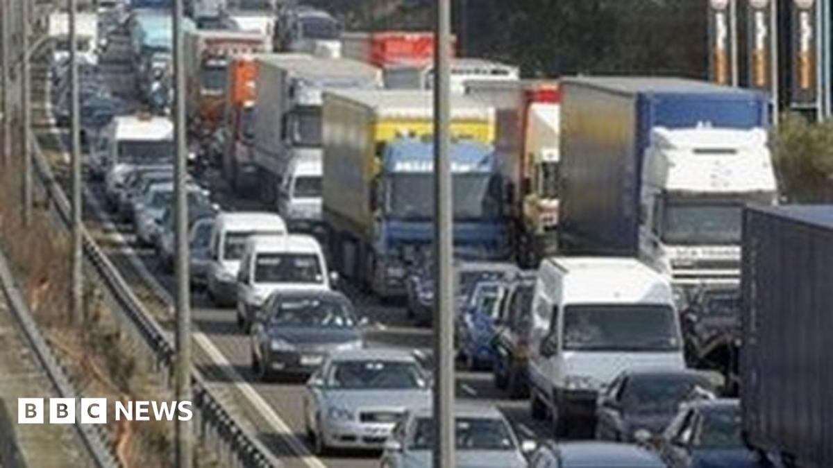 Overnight closures on the M42 for road resurfacing - BBC News