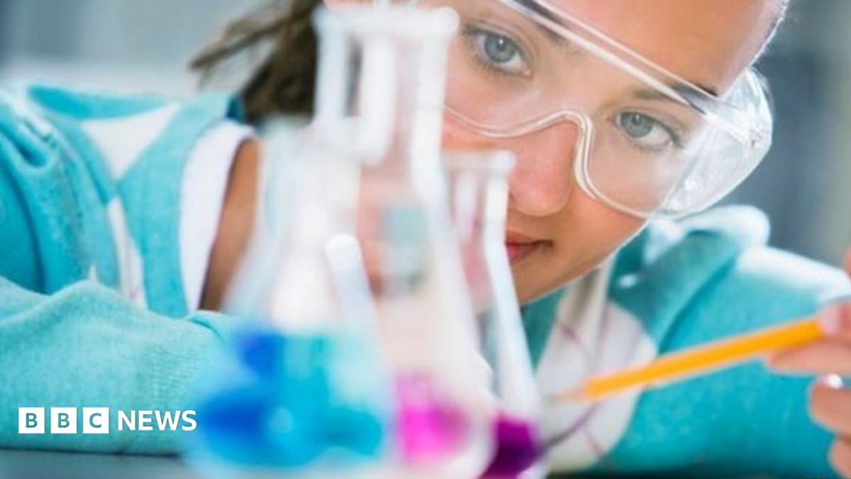 Silent show hopes to inspire new generation of Welsh scientists - BBC News