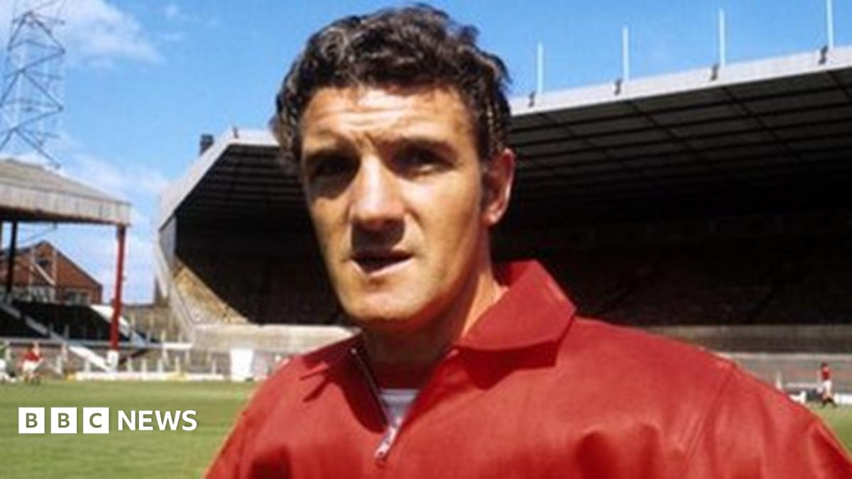 Busby Babe Bill Foulkes dies aged 81 - BBC News