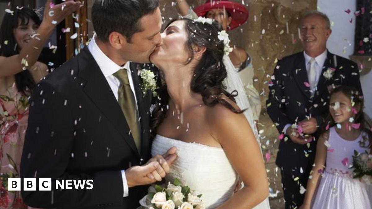 'Love-test' identifies newly-weds true feelings - BBC News