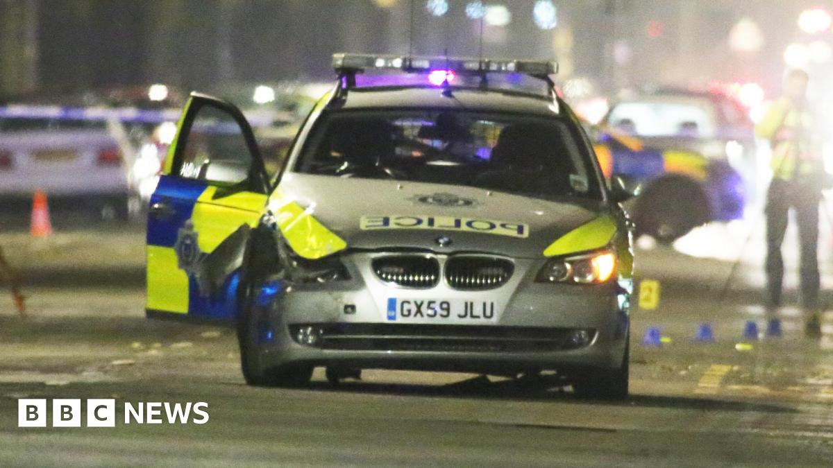 Three police car crashes in Sussex in 24 hours - BBC News