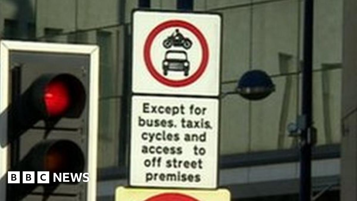 18,000 bus lane fines in Birmingham 'to be reviewed' - BBC News