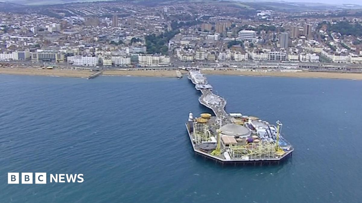Brighton and Hove Council votes through budget - BBC News