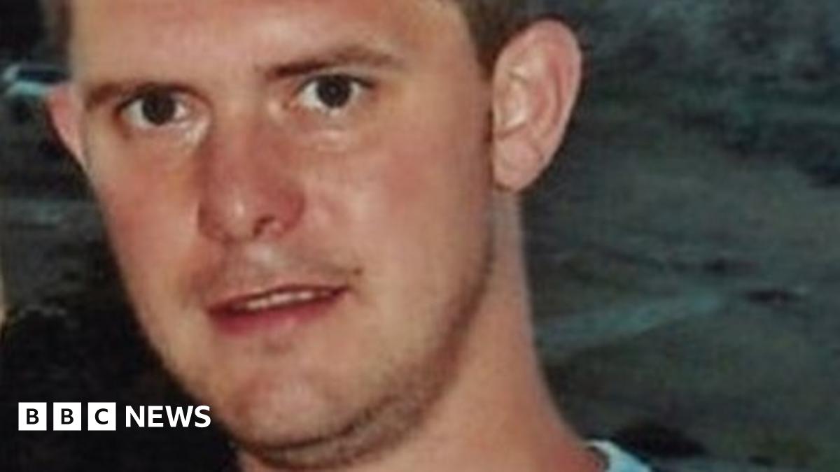 Christopher Foster death: Four cleared in mistaken identity trial - BBC ...