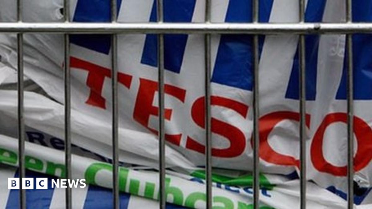 Police apology over Gainsborough Tesco theft accusation - BBC News