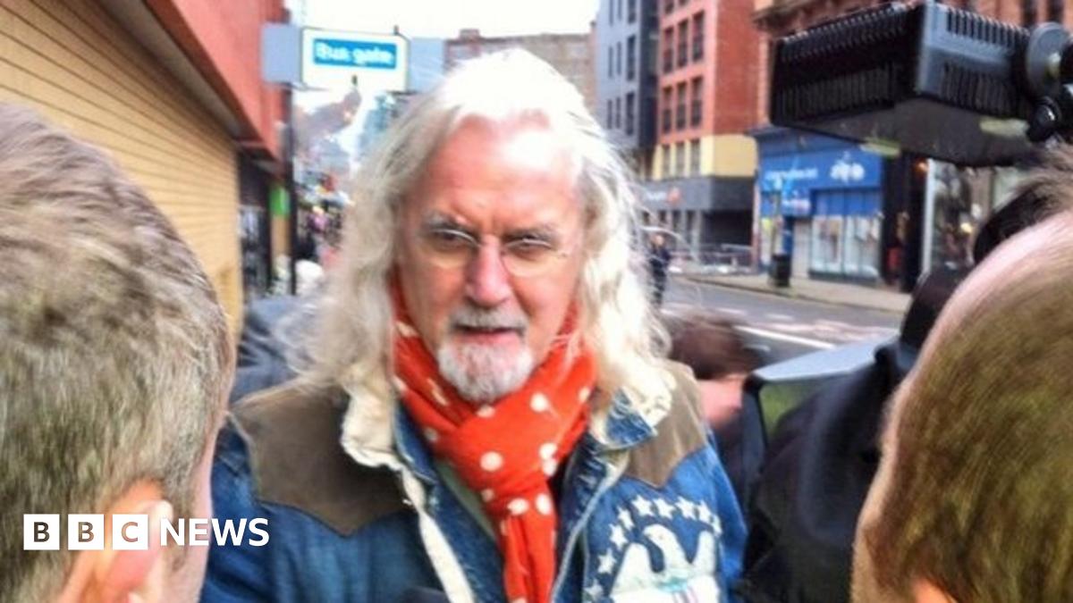 Glasgow helicopter crash: Billy Connolly visits crash scene - BBC News