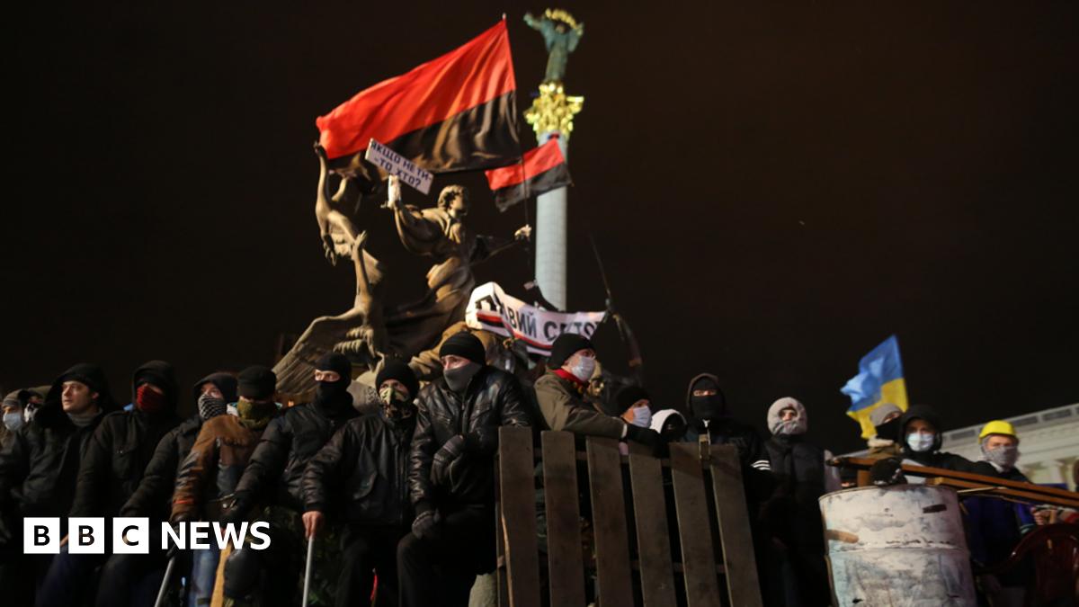 Ukraine's two different revolutions - BBC News